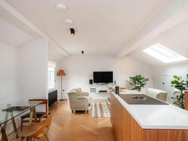 Weymouth Mews, Marylebone, 2 Bedroom Duplex