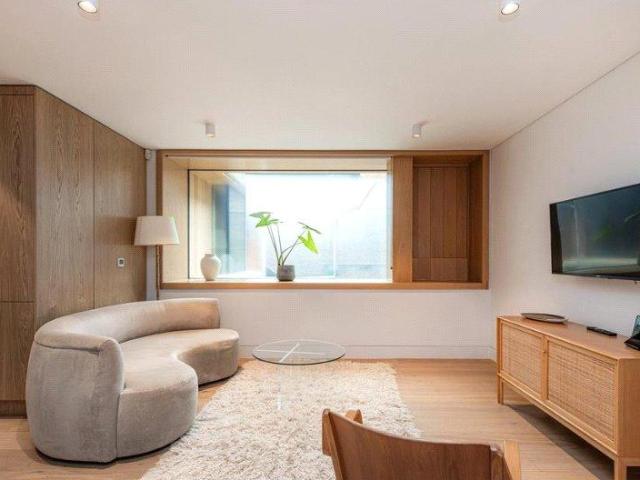 Weymouth Mews, London W1G 1 bed apartment to rent £11,072 pcm £2,555 pw