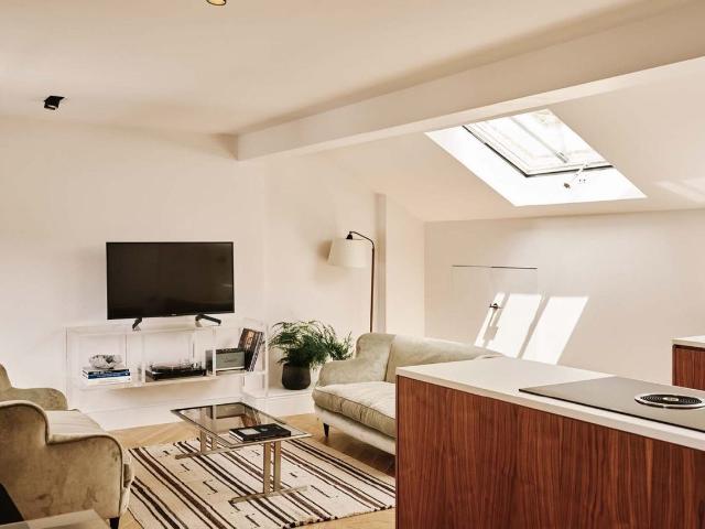 Weymouth Mews, London W1G, 2 bed flat to rent, £14,408 pcm | PrimeLocation