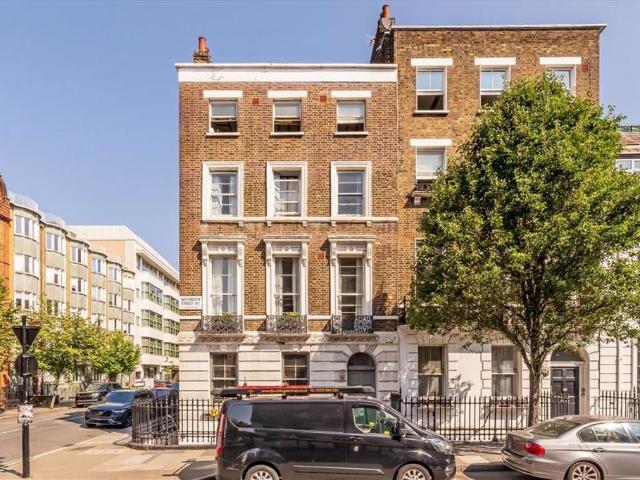 Weymouth Street, London W1G 2 bed flat to rent £4,000 pcm £923 pw