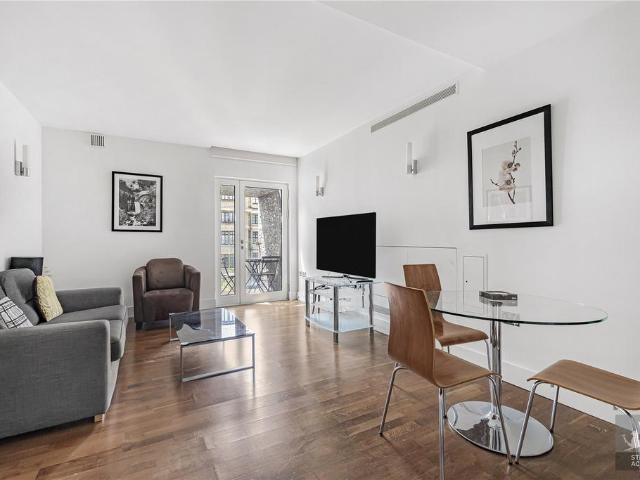 Weymouth Street, London, W1W 2 bed apartment to rent £4,766 pcm £1,100 pw