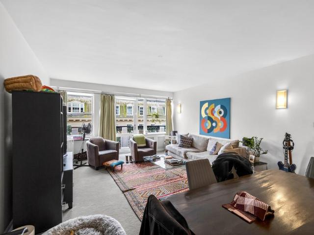 Weymouth Street, London, W1W 3 bed apartment to rent £7,800 pcm £1,800 pw