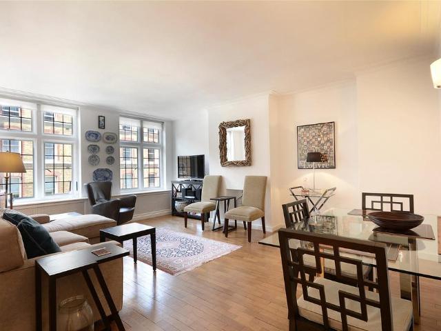 Weymouth Street, Marylebone, London, W1G 2 bed apartment to rent £6,067 pcm £1,400 pw