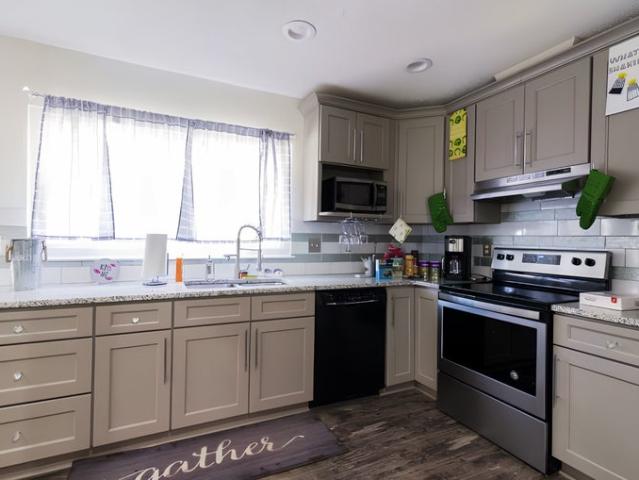 WFH and Live in Quiet and Friendly Community Home