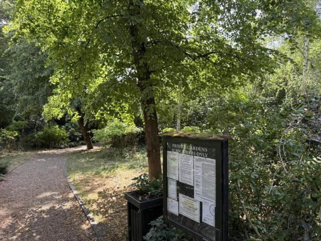 Whole 1 bed flat with communal garden access, W11