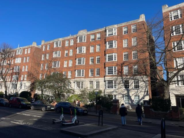 Whole 1 bed flat with communal garden access, W11