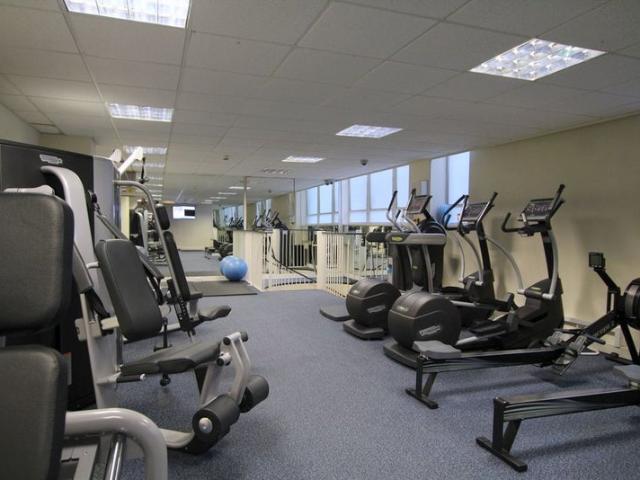 Whole 2 bed, 2 bath * Gym, Pool, Spa, concierge