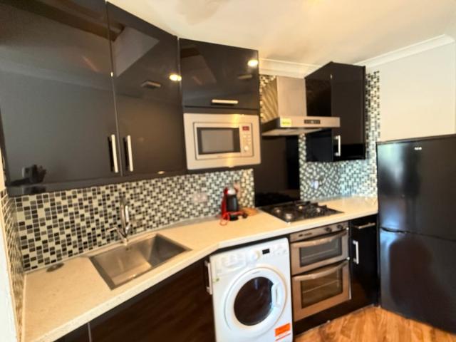 Whole 2 bed flat * Ideal for 2x IC students