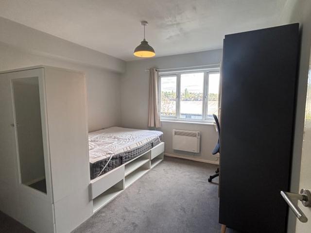 Whole 2 Bedroom Flat, 1 Double and 1 Single
