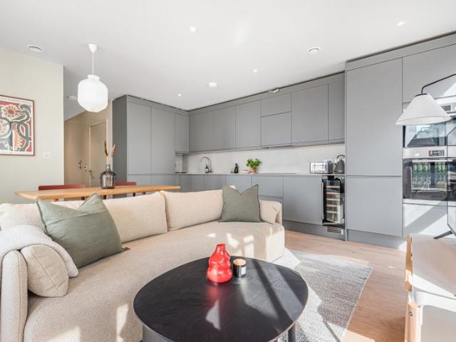 Whole Three Bed apartment to rent in Bermondsey