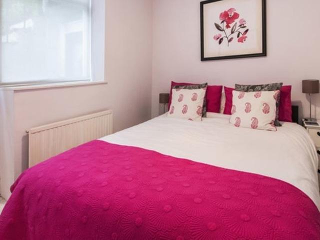 Whole, cosy one bed flat in Chelsea, SW10
