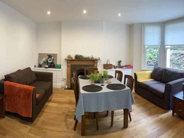 Whole flat, 2 double bedrooms with en suite