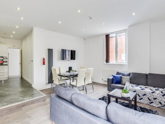 Whole House Available – 7 Bedroom Student Home