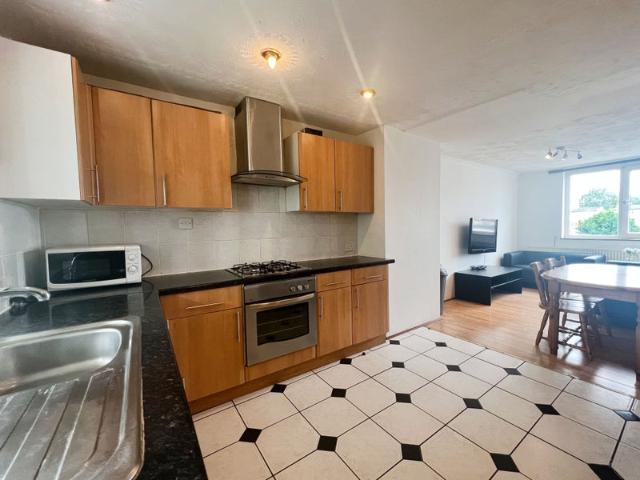 Whole Property 4 double rooms