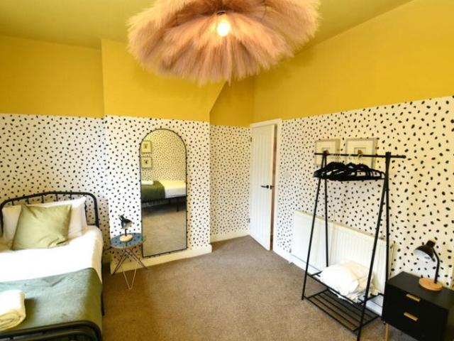 Whole Property for Rent – Cromwell Road, Salford
