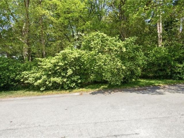 What Cheer Rd, Narragansett, RI 02882