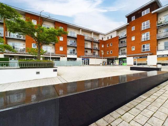 Whale Avenue, Reading, Berkshire RG2, 2 bed flat to rent, £1,300 pcm | PrimeLocation