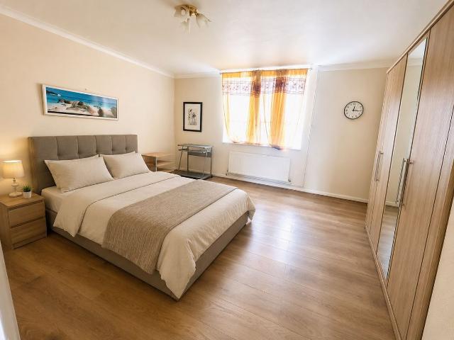 Whalebone Lane South, Chadwell Heath RM6, Room to rent, £750 pcm | PrimeLocation