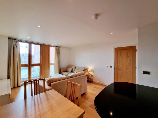 Wharf Approach, Leeds LS1 2 bed apartment to rent £1,550 pcm £358 pw