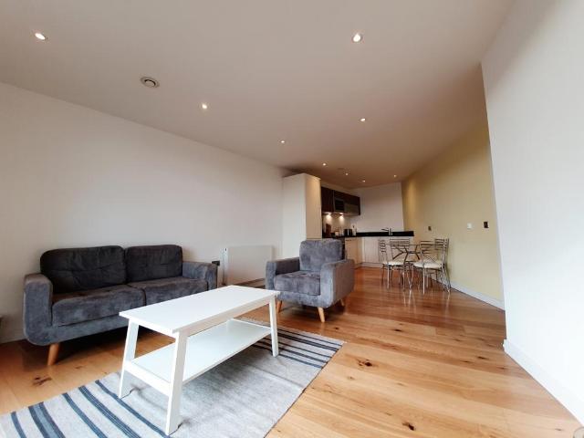 Wharf Approach, Leeds LS1 2 bed apartment to rent £1,395 pcm £322 pw