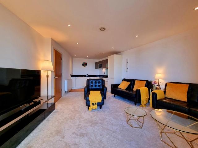 Wharf Approach, Leeds LS1 2 bed apartment to rent £1,395 pcm £322 pw