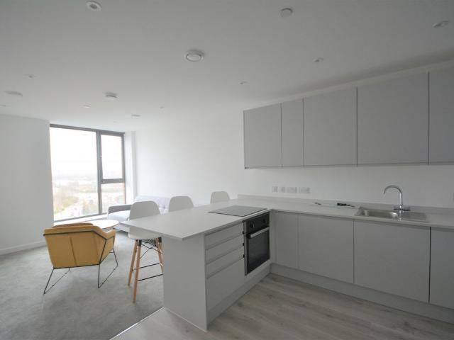 Wharf End, Trafford Park, Manchester M17, 1 bed flat to rent, £1,100 pcm | PrimeLocation