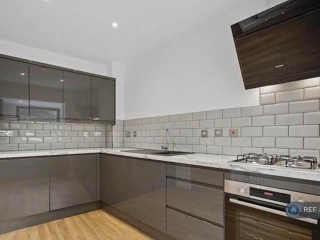 Wharf Road, Brentwood, 3 Bedroom End