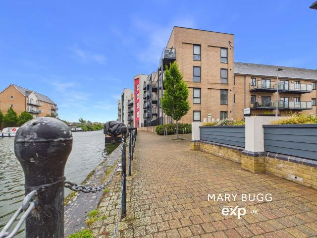 Wharf Road, Chelmsford CM2, 2 bed flat to rent, £1,700 pcm | PrimeLocation