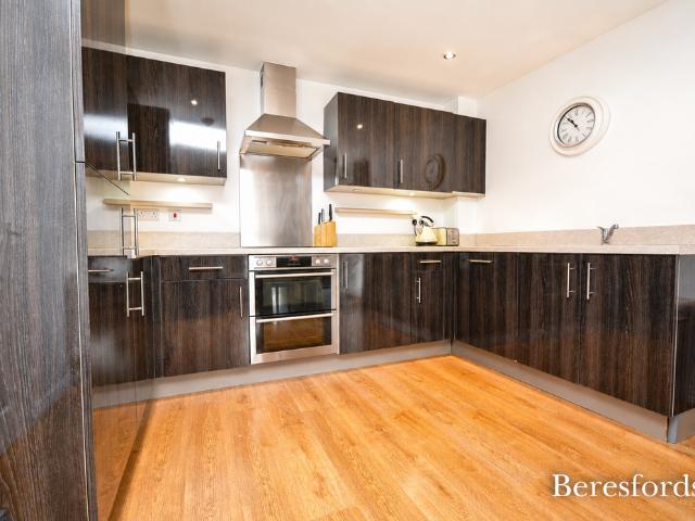 Wharf Road, CM2 2 bed apartment to rent £1,650 pcm £381 pw