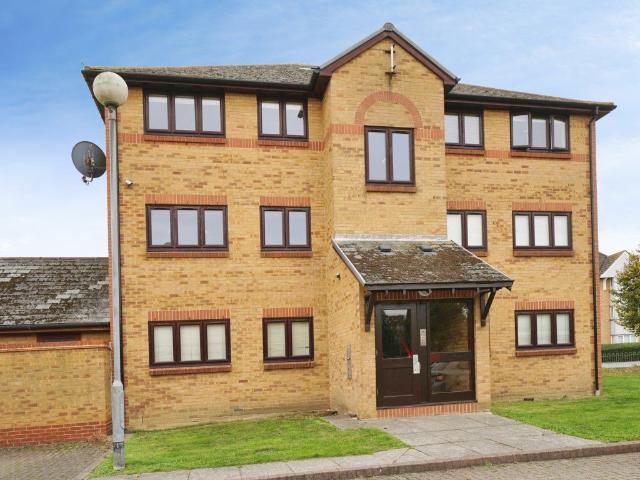 Wharf Road, Grays, Essex RM17, 2 bed flat to rent, £1,300 pcm | PrimeLocation