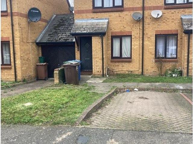 Wharf Road, Grays RM17, 2 bed end terrace house to rent, £1,550 pcm | PrimeLocation