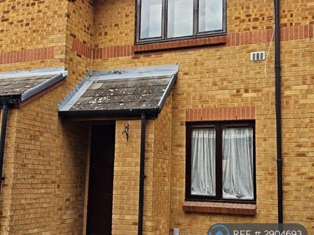 Wharf Road, Grays, RM17 2 bed terraced house to rent £1,595 pcm £368 pw