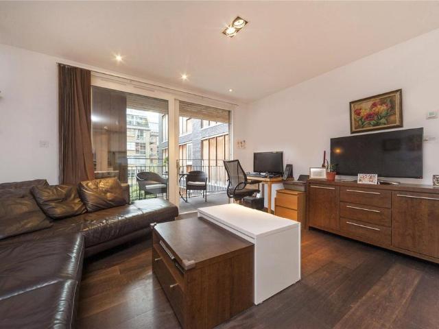 Wharf Road, London 2 bed flat to rent £3,250 pcm £750 pw