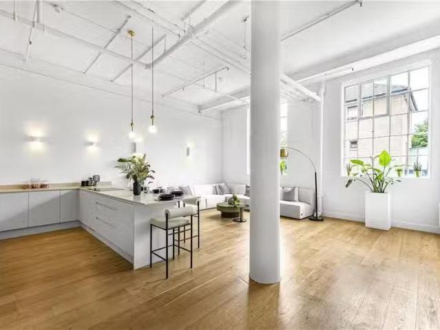 Wharf Road, London, N1 1 bed apartment for sale £900,000