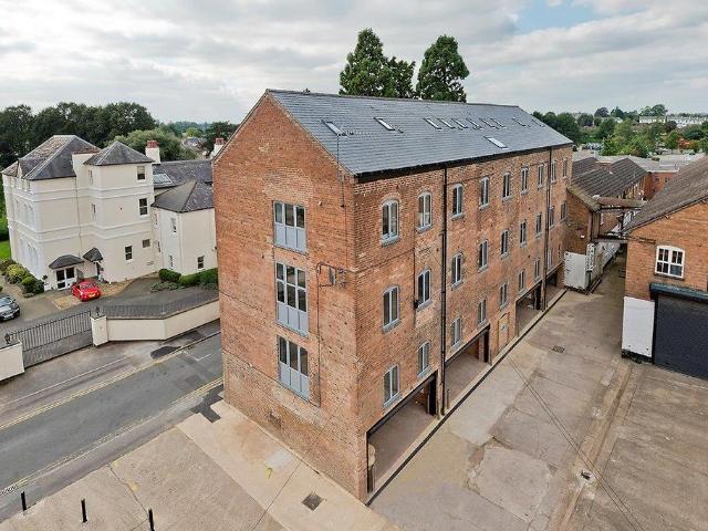 Wharf Street, Warwick, Warwickshire. 1 bed flat to rent £1,075 pcm £248 pw