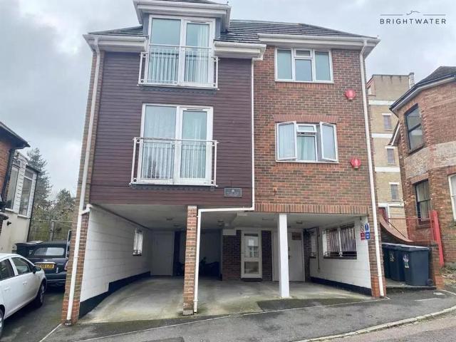 Wharfdale Road, Bournemouth, BH4 2 bed apartment to rent £1,395 pcm £322 pw