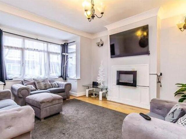 Wharfedale Gardens, Thornton Heath, 3 Bedroom Semi detached