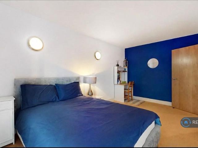 Wharfside Point North, London, E14 1 bed flat to rent £1,850 pcm £427 pw