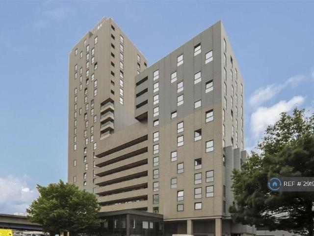 Wharfside Point South, London, E14 1 bed flat to rent £1,749 pcm £404 pw