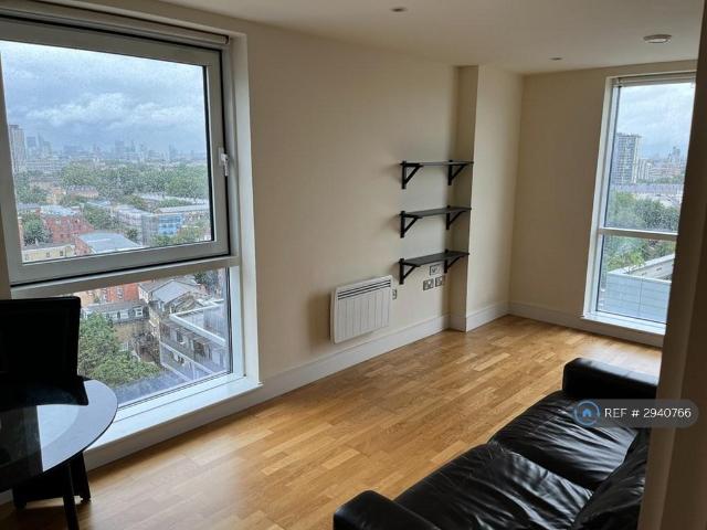Wharfside Point South, London, E14 1 bed flat to rent £1,890 pcm £436 pw