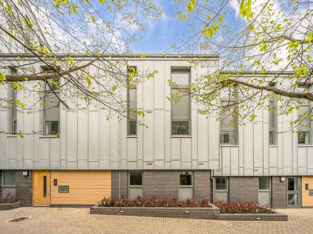 Wharncliffe Mews, Clapham SW4, 1 bed flat to rent, £2,250 pcm | PrimeLocation