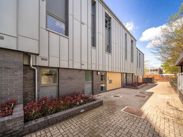Wharncliffe Mews, Clapham SW4, 1 bed flat to rent, £2,250 pcm | PrimeLocation