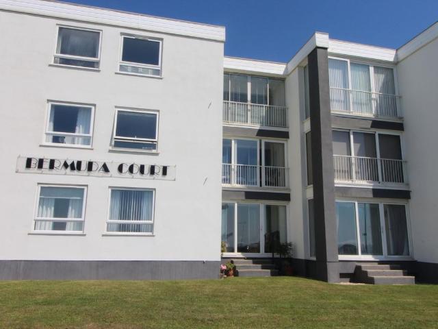 Wharncliffe Road, Highcliffe, Christchurch BH23, 2 bed flat to rent, £1,500 pcm | PrimeLocation