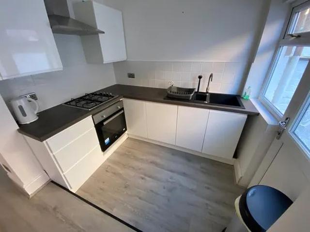 Wharncliffe Road, L13