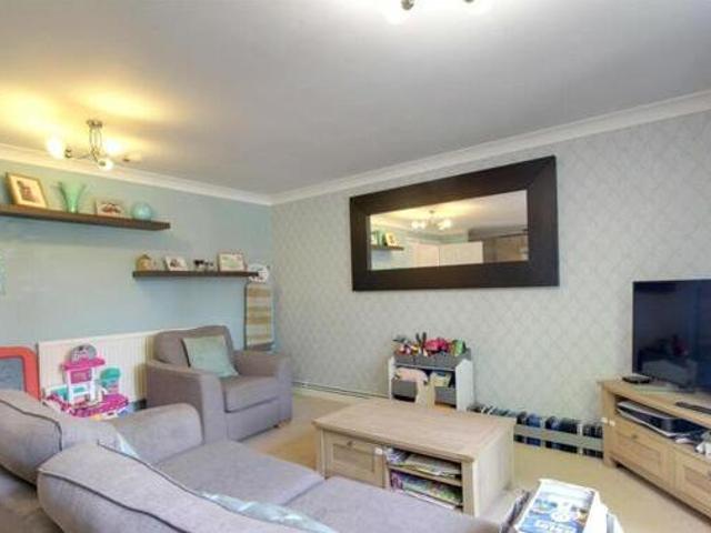 Whetstone Road, Farnborough, 2 Bedroom Flat
