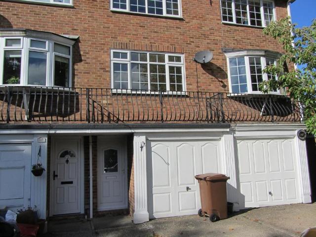 Wheatcroft Grove, Gillingham, ME8 3 bed terraced house to rent £1,495 pcm £345 pw