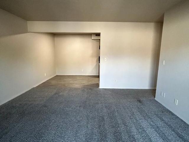 Wheaten Place 10919 Cottonwood Lane 1 Bedroom Apartment for Rent at 10919 Cottonwood Ln, Omaha, NE 68164