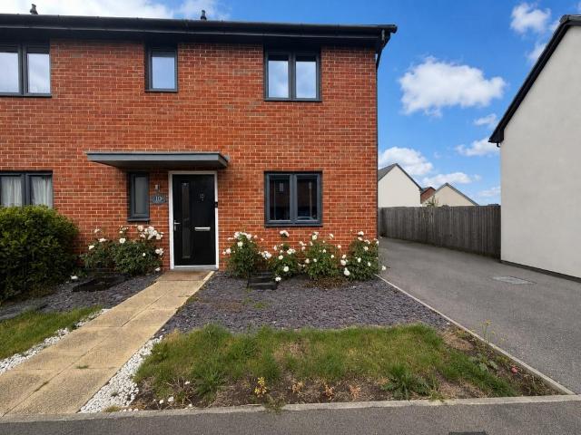 Wheatfield Drive, Witney OX29 3 bed semi detached house to rent £1,850 pcm £427 pw