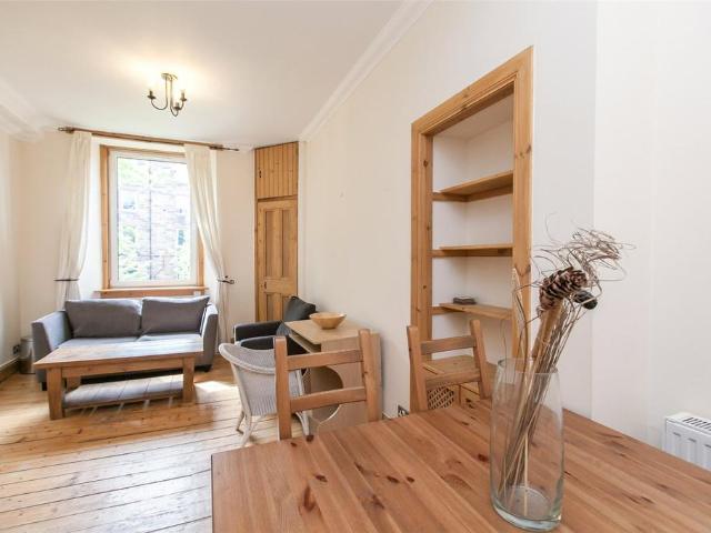 WHEATFIELD TERRACE, EDINBURGH, EH11 1 bed flat to rent £1,060 pcm £245 pw
