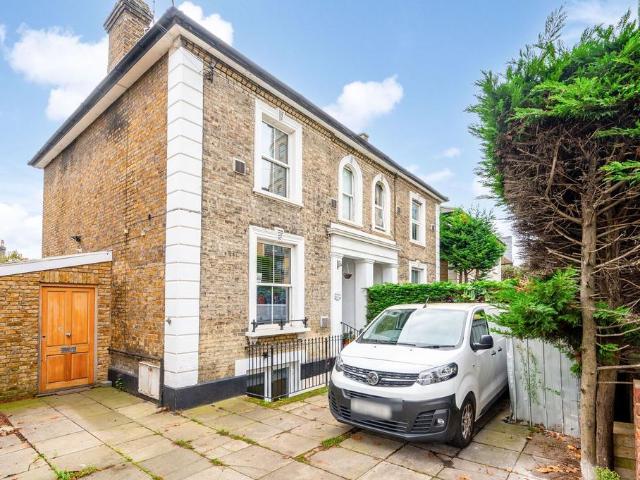Wheatfield Way, Kingston, Kingston. 1 bed flat to rent £1,750 pcm £404 pw